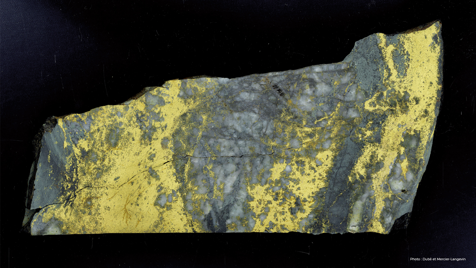 Gold in the Abitibi Greenstone Belt, Canada : a Geological and ...